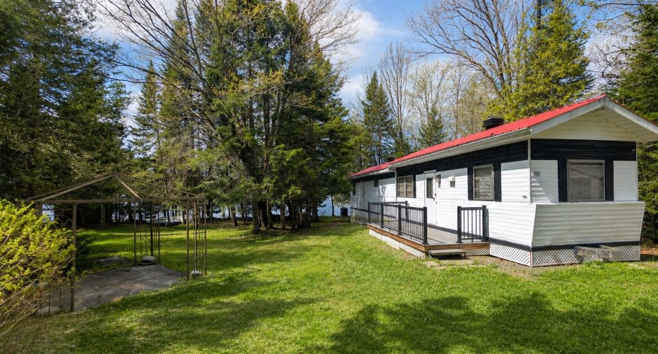 Bungalow for sale: 635 Ch. du Lac-des-Trois-Milles E., Estrie, Québec