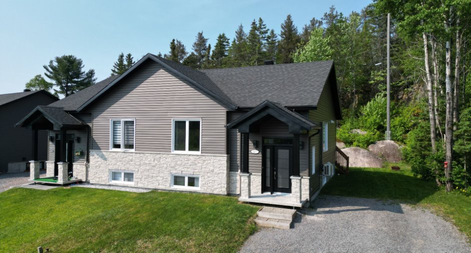 Maison de plain-pied à vendre: 143 Rue Frédéric, Saguenay/Lac-Saint ...